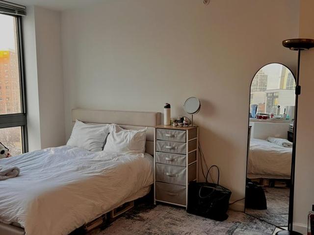 Master Bedroom Available – Female Roommate