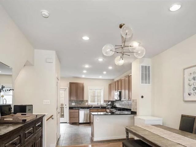 Master bedroom available in 3 bed townhouse