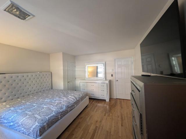 Master bedroom,big room, 2 big closets, king bed