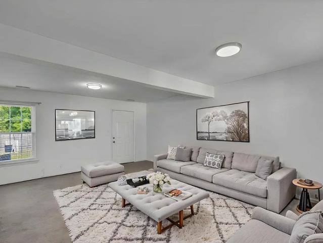 Master Bedroom + en suite bathroom for rent!