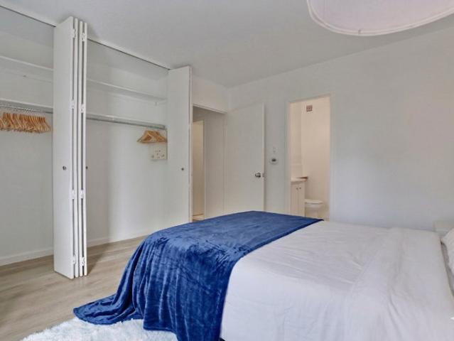 Master Bedroom & Ensuite Bathroom Waterside