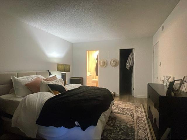 Master bedroom for rent