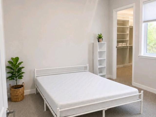 Master bedroom for rent