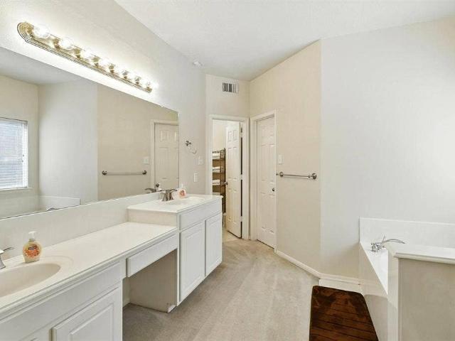 Master bedroom for rent