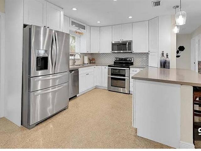 Master bedroom for rent