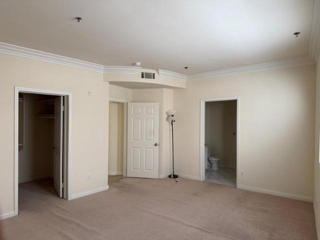 Master Bedroom for Rent in 2B2B Apartment