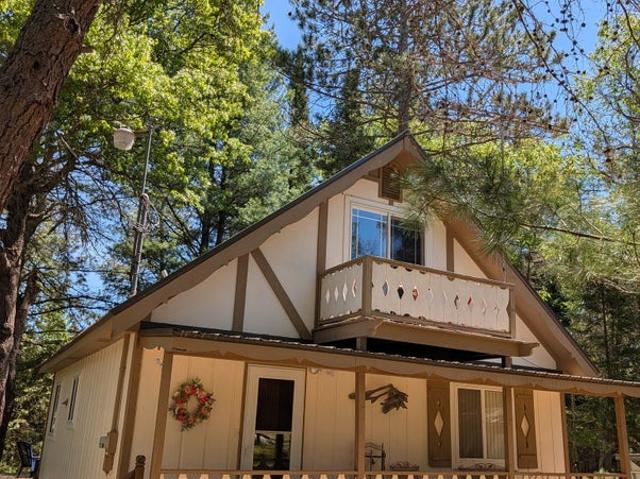 Master Bedroom for rent in Waterfront Chalet
