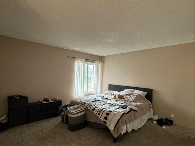 Master Bedroom for Rent – Prime Location!