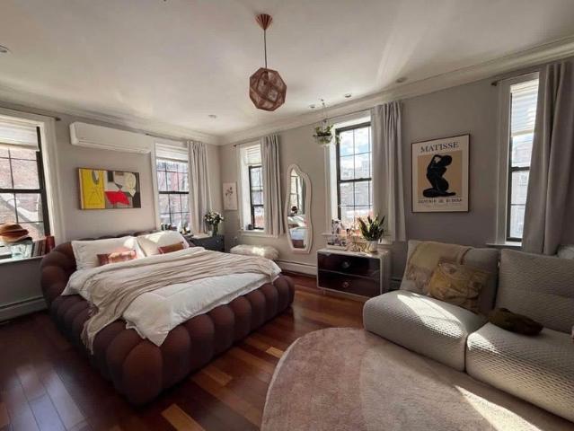 Master bedroom in 3 bed luxury Greenwich Village