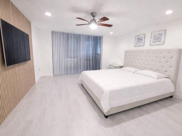 Master bedroom in the heart of Aventura