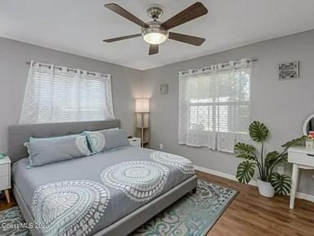 Master Bedroom_Near Downtown Melbourne and wave