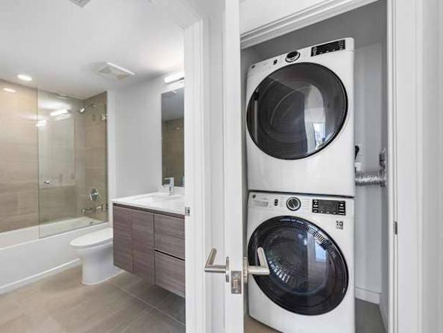 Master Bedroom own bath, DT Miami