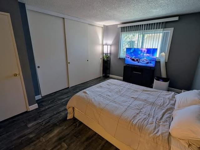 Master Bedroom Private Bath!