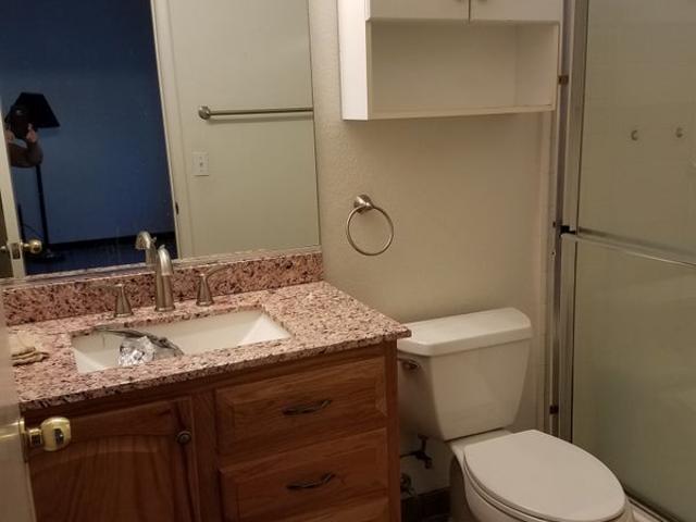MASTER BEDROOM / PRIVATE BATH