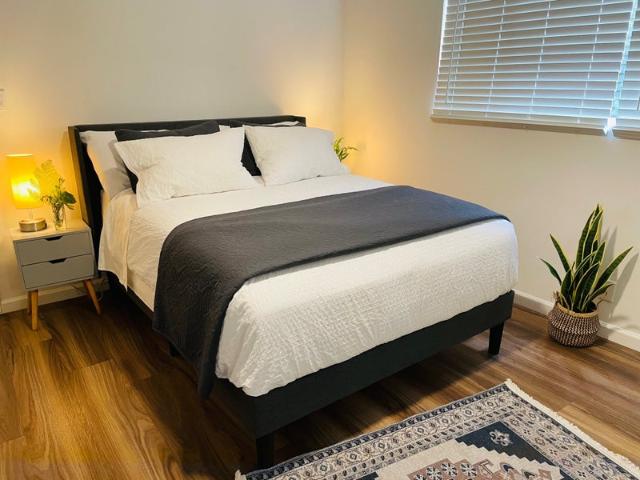 Master Bedroom Private Bath Beverly Hills/ Culver