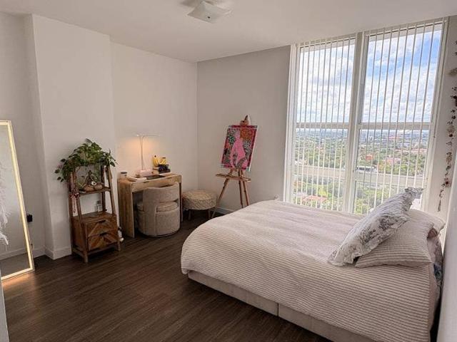 Master bedroom + private bathroomm