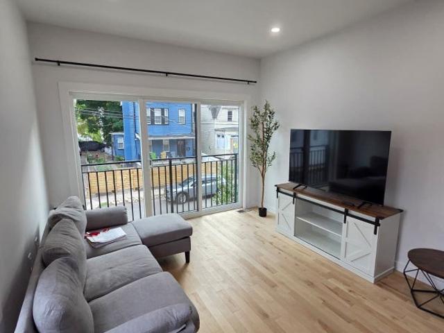 MASTER BEDROOM SHARED APARTMENT 1 Bed Bath in Ne