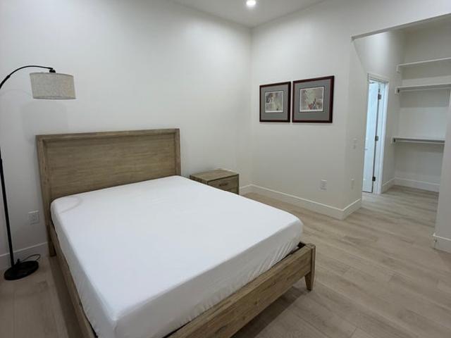 Master Bedroom/Private Bathroom Fountain Valley