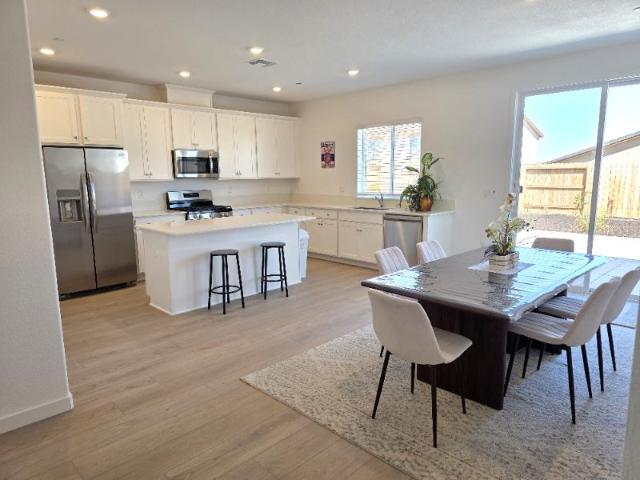 Master BR for rent in a modernnew home near Anato