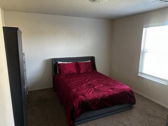 Master BR for rent quiet neighbourhoodclose to es