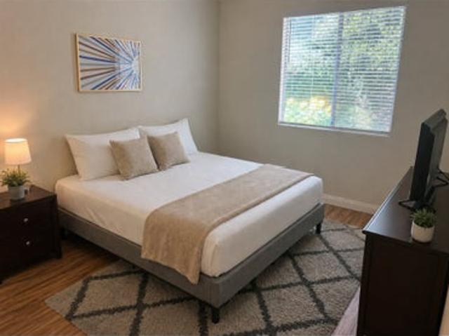 Master BR with private bathroom and garage parking