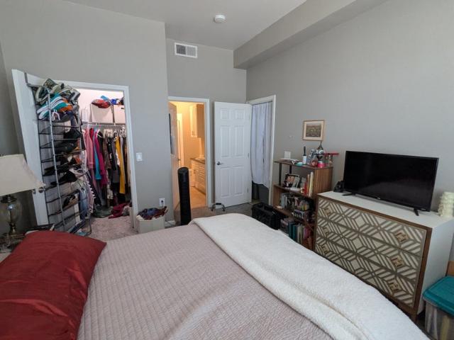Master en suite room available