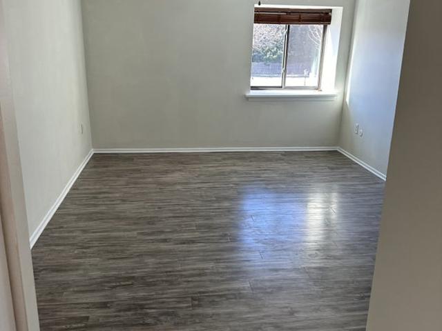 Master en suite with office available