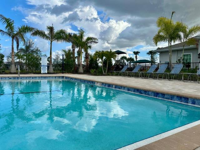 Master Executive Retreat 1BRBA Furnished Townhous
