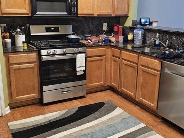 Master suite for rent in townhouse