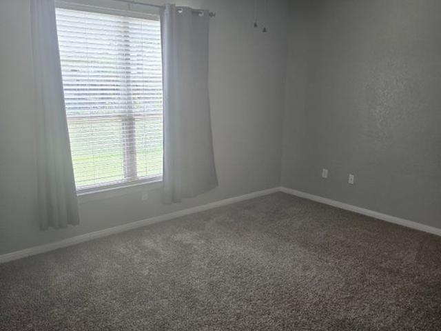 Master Suite w Private Bath & Walk_In Closet | Al