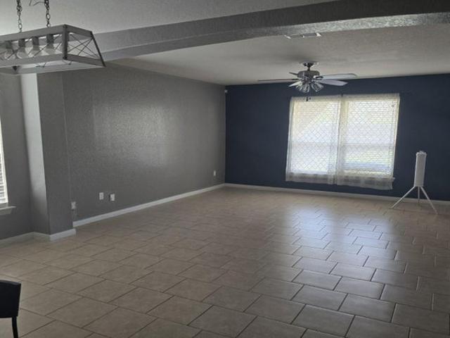 Master Suite with Private Bath & Huge WalkIn Close