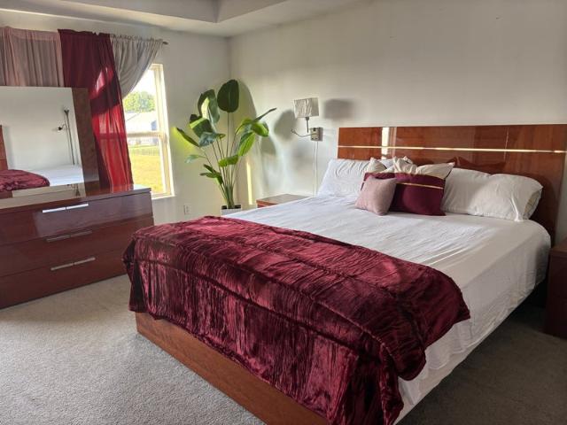 Master private bathwalk_in closetfully furnished w