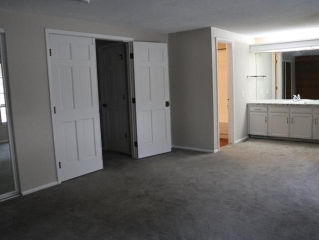 Master Room 27x13ft available in Littleton, Mine
