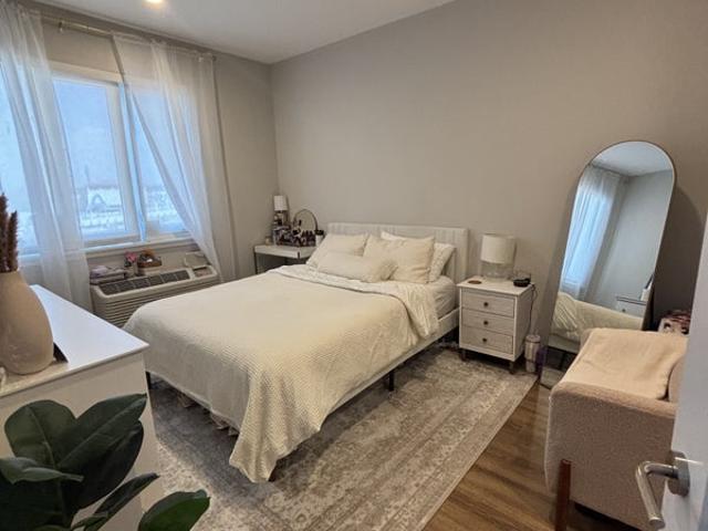 Master Room in Rockaway Beach for 10/1 Move In