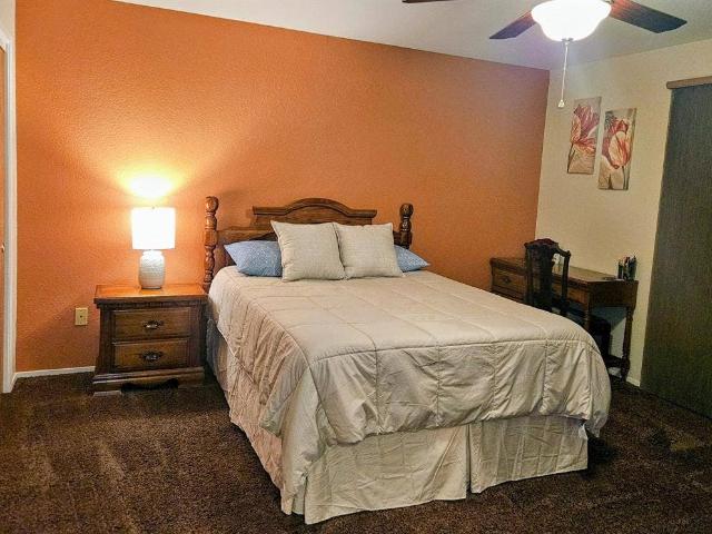 Masterbedroom w/private bath