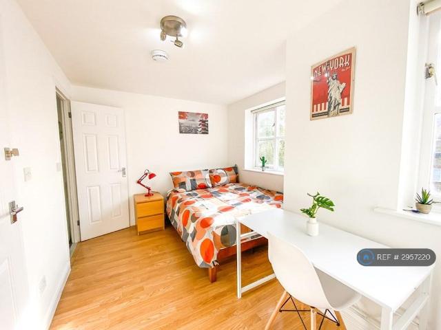 Masthouse, London, E14 6 bed terraced house to rent £4,800 pcm £1,108 pw