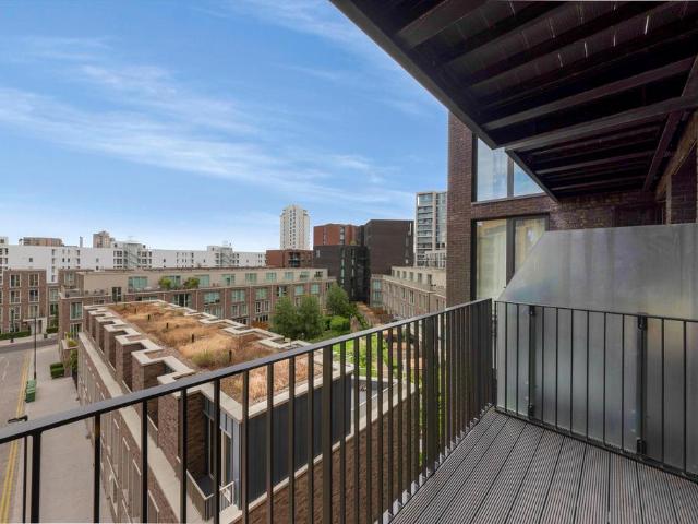 Masthead House, 14 Rope Terrace. 2 bed flat to rent £2,708 pcm £625 pw
