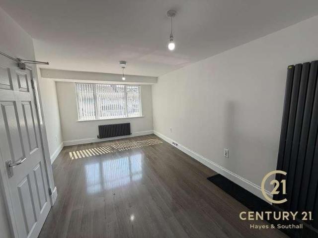 Masefield Ave, UB1