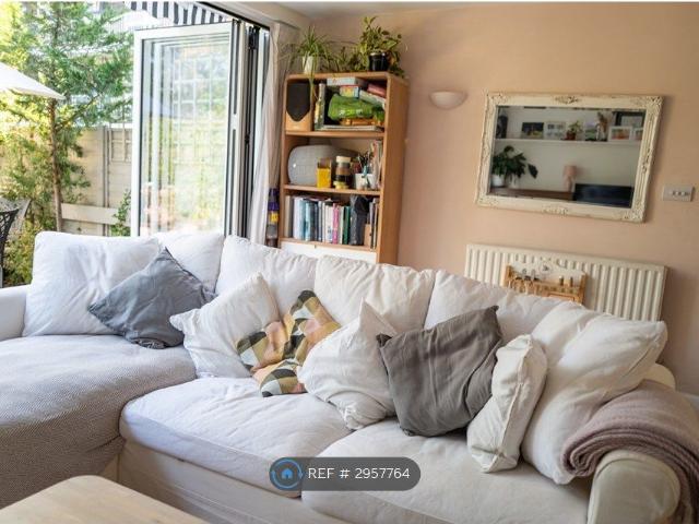 Maskelyne Close, London SW11, 3 bed maisonette to rent, £3,650 pcm | PrimeLocation