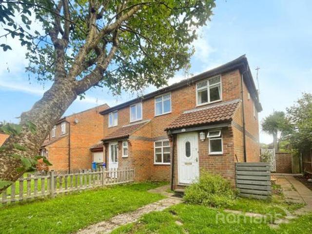 Maskell Way, Farnborough, 3 Bedroom Semi detached