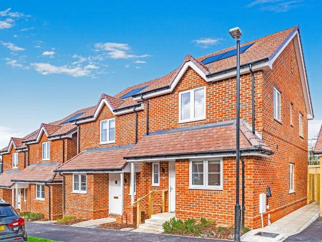 Mason Close, St. Leonards On Sea, East Sussex TN37, 4 bed end terrace house to rent, £1,975 pcm | PrimeLocation