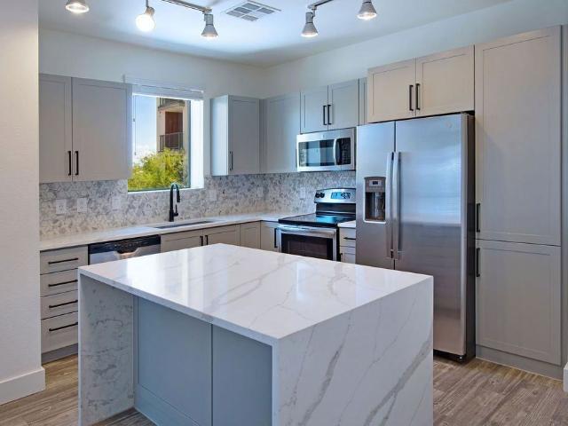 Mason Oliver 2 Bedroom Apartment for Rent at 11 S 12th St, Phoenix, AZ 85034 Eastlake Park