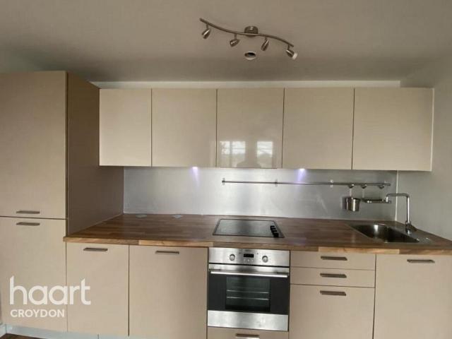 Masons Avenue, CROYDON 2 bed flat to rent £1,700 pcm £392 pw