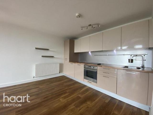 Masons Avenue, CROYDON 2 bed flat to rent £1,700 pcm £392 pw