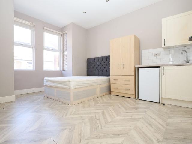 Masons Avenue, Wealdstone HA3, Studio to rent, £1,050 pcm | PrimeLocation