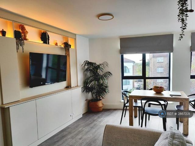Masons Hill, Bromley, BR2 2 bed flat to rent £2,000 pcm £462 pw