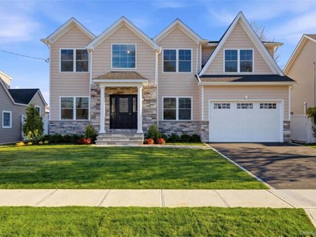 Massapequa Ave, Massapequa Park, Home For Sale