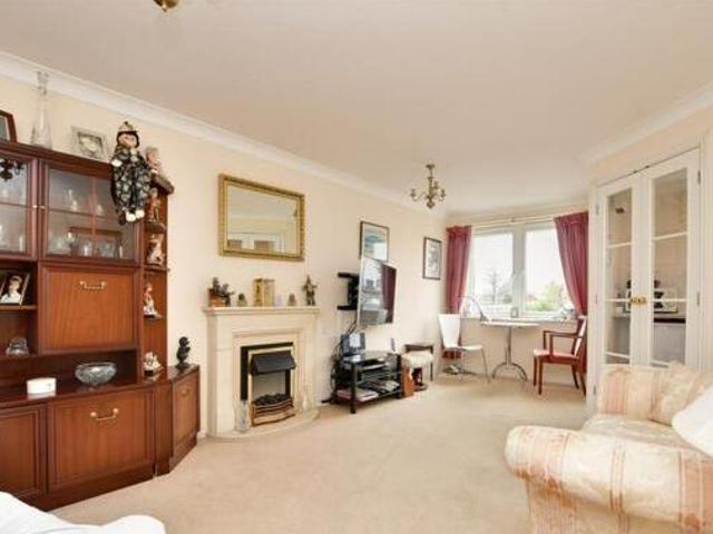 Massetts Road, Horley, 2 Bedroom Flat