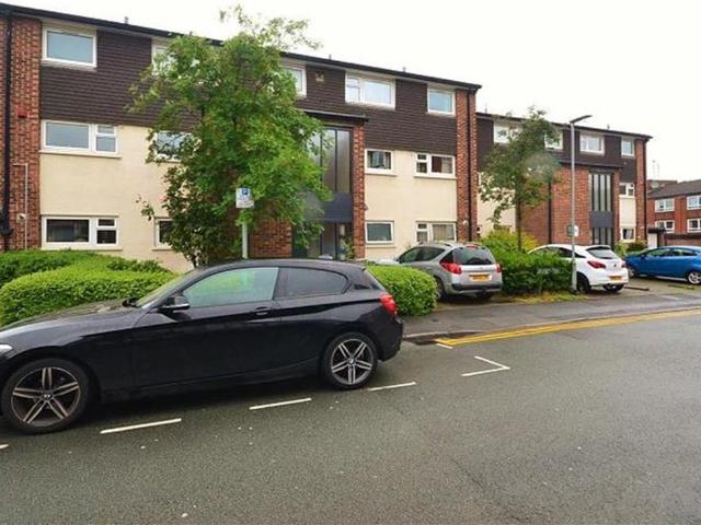 Massey Street, Alderley Edge SK9, 2 bed flat to rent, £1,250 pcm | PrimeLocation