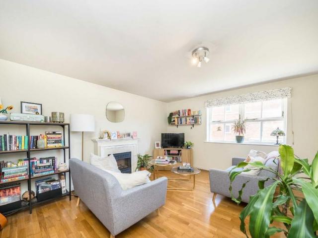 Massingberd Way, London SW17 2 bed flat to rent £2,200 pcm £508 pw